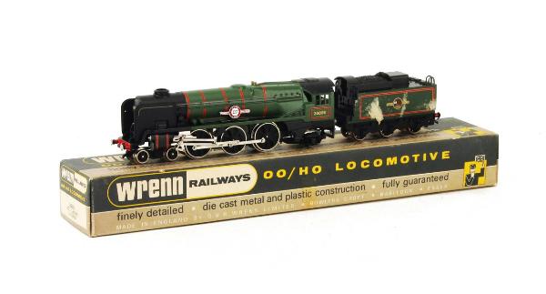 Wrenn: green W 2238 4-6-2 Clan Line with instructions and two packing ...