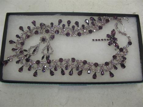 A Sark stone necklace pendant and earrings