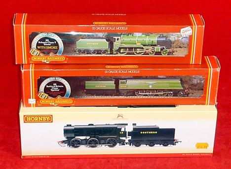 OO gauge, 3 x Hornby locomotives: R2343 SR 0-6-0 Class Q1 `C8`; R380 SR ...